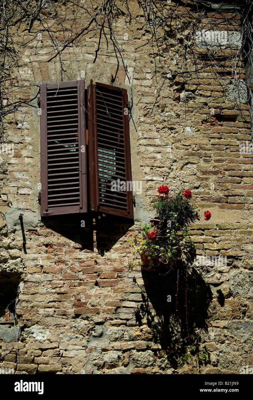 Tuscany window hi-res stock photography and images - Alamy