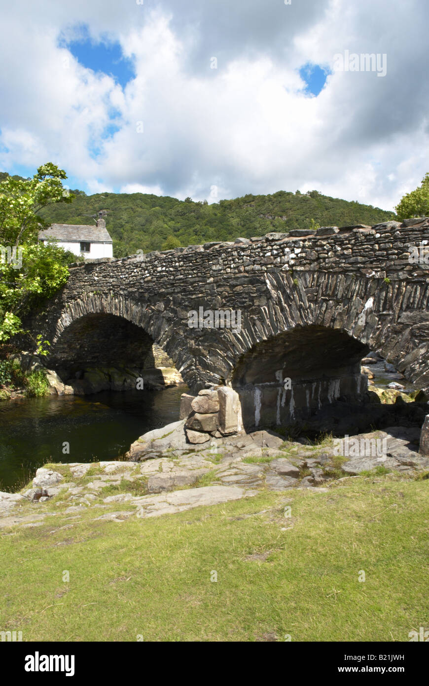 Rural stone bridge hi-res stock photography and images - Alamy
