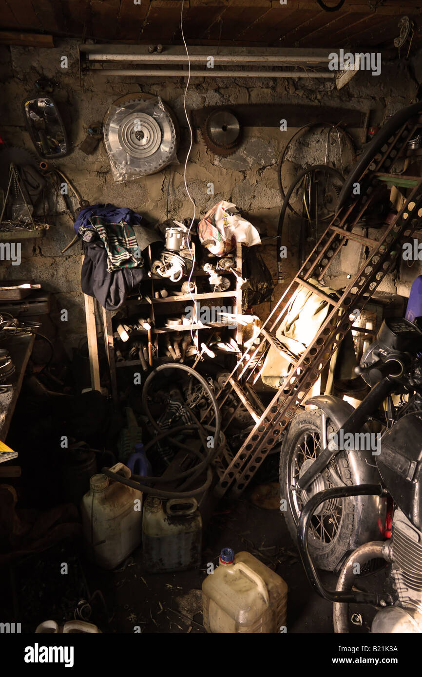 Organized garage hi-res stock photography and images - Alamy