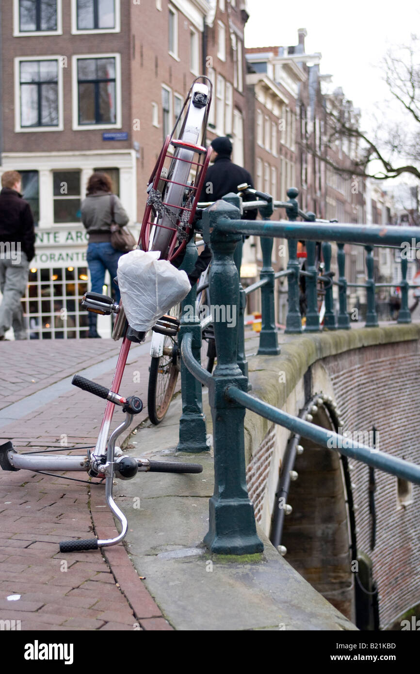Vandalized bicycle hi-res stock photography and images - Alamy