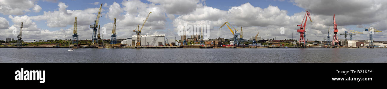 Cranes in Swan Hunter's shipyard, Wallsend, Tyneside Stock Photo - Alamy