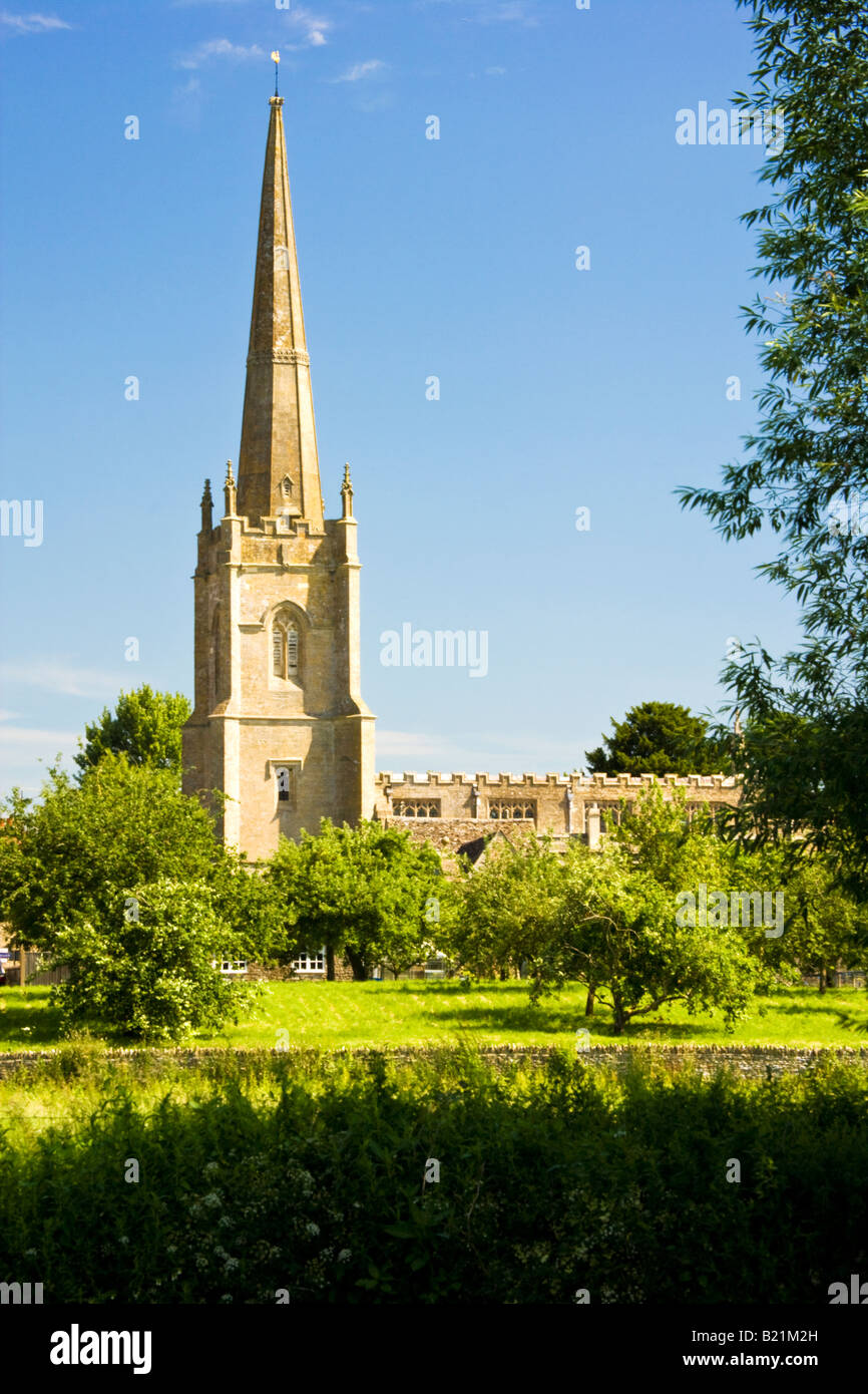 The Church of St.Lawrence in the Cotswold town of Lechlade ...