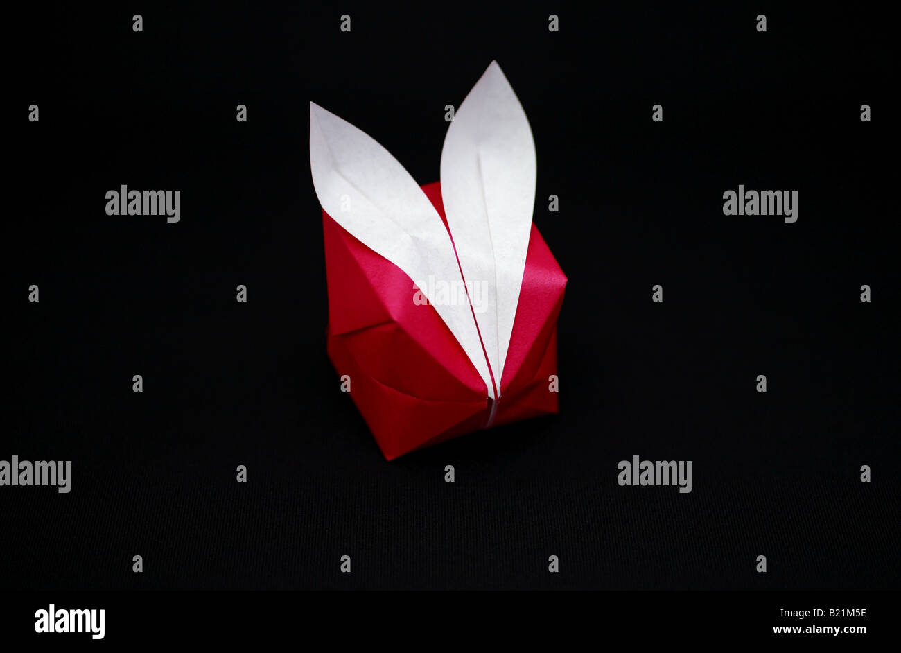 Rabbit origami hi-res stock photography and images - Alamy