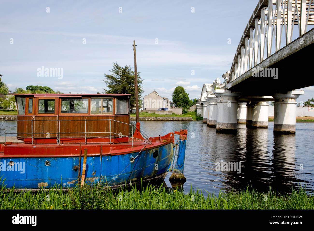 Shannon bridge athlone ireland hi-res stock photography and images - Alamy