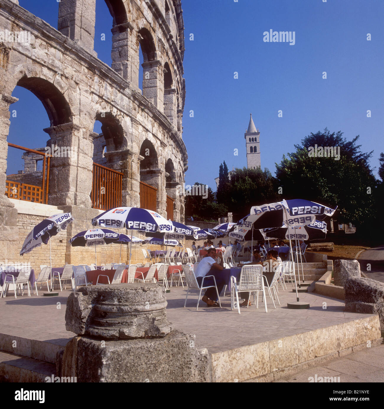 Open air cafe outside the remains of the Roman Amphitheatre in Pula ...