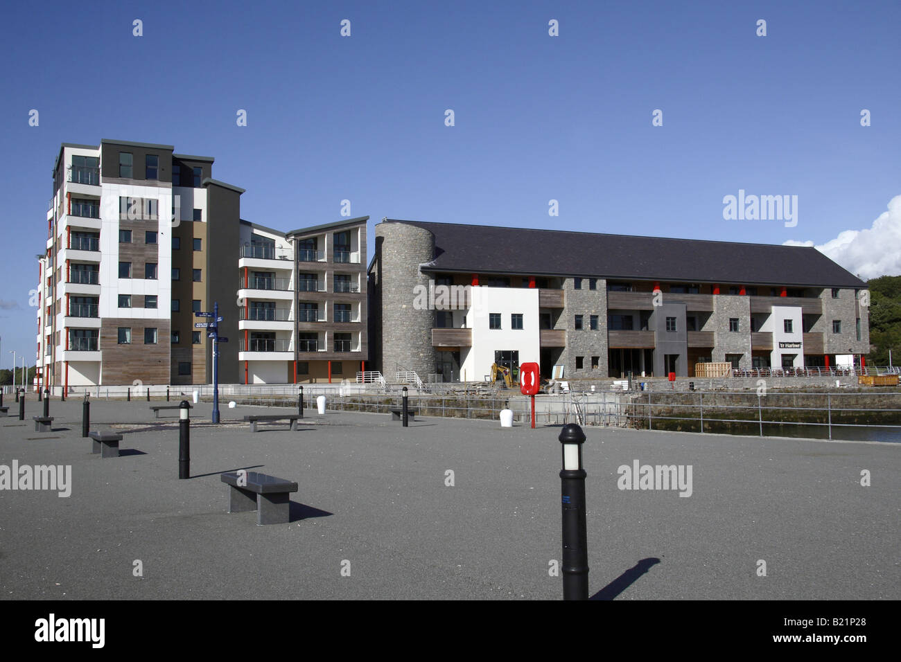 Waterside building hi-res stock photography and images - Alamy