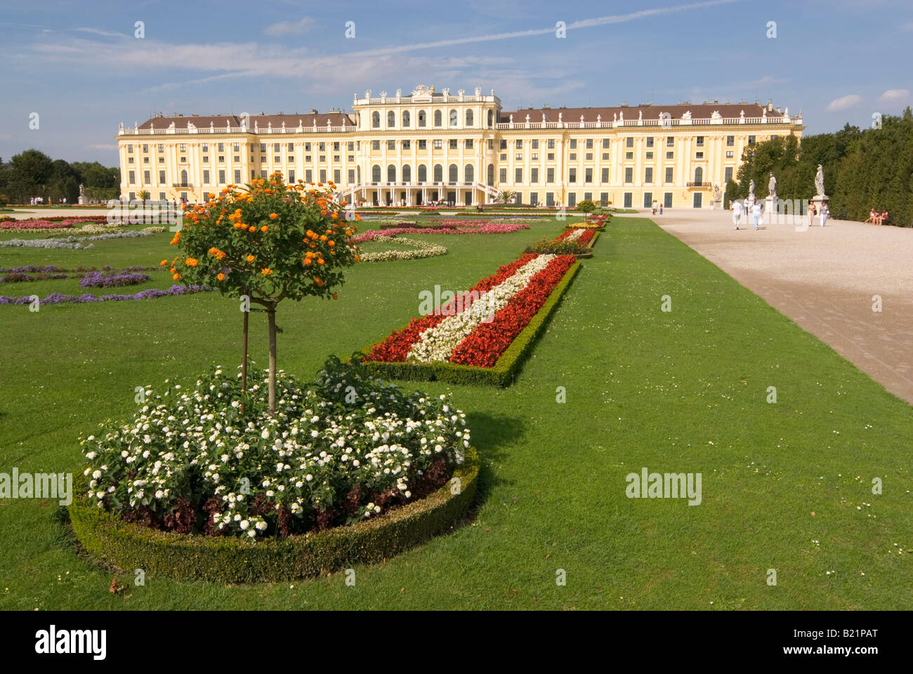 Austria vienna hietzing castle hi-res stock photography and images - Alamy