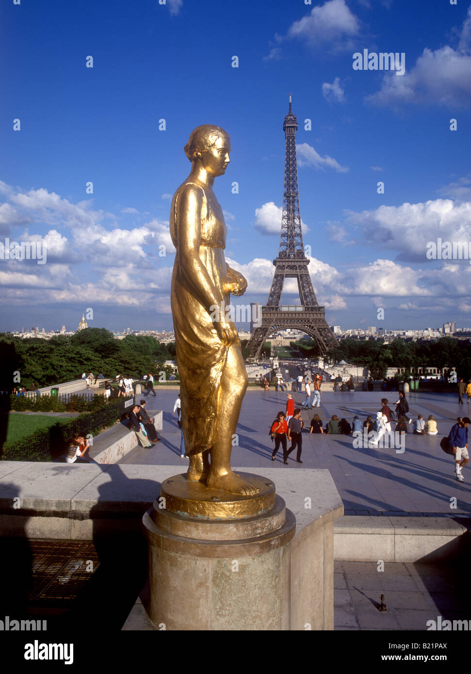 Paris - Eiffel Tower and gold statue Stock Photo - Alamy