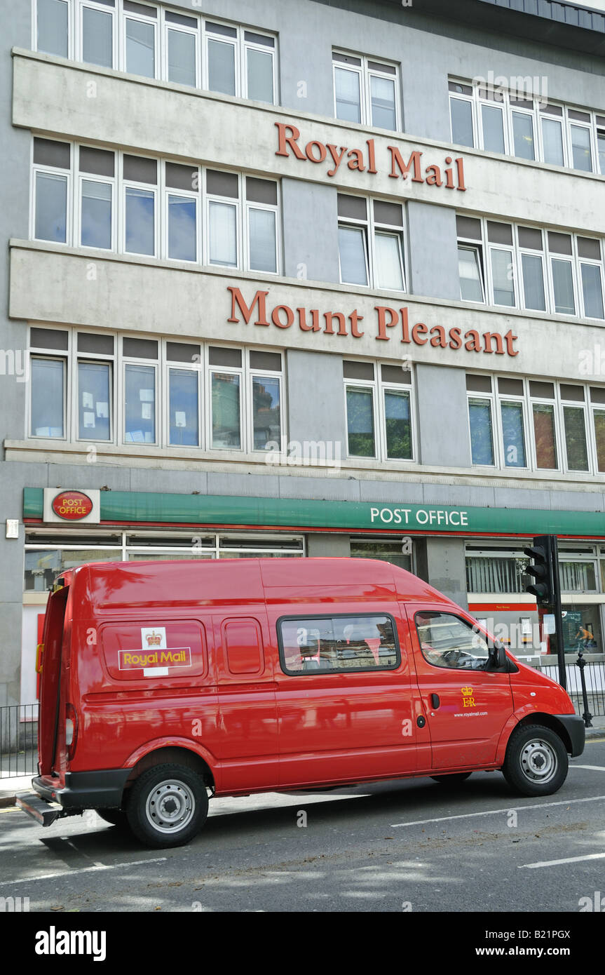 Royal mail van london hi-res stock photography and images - Alamy