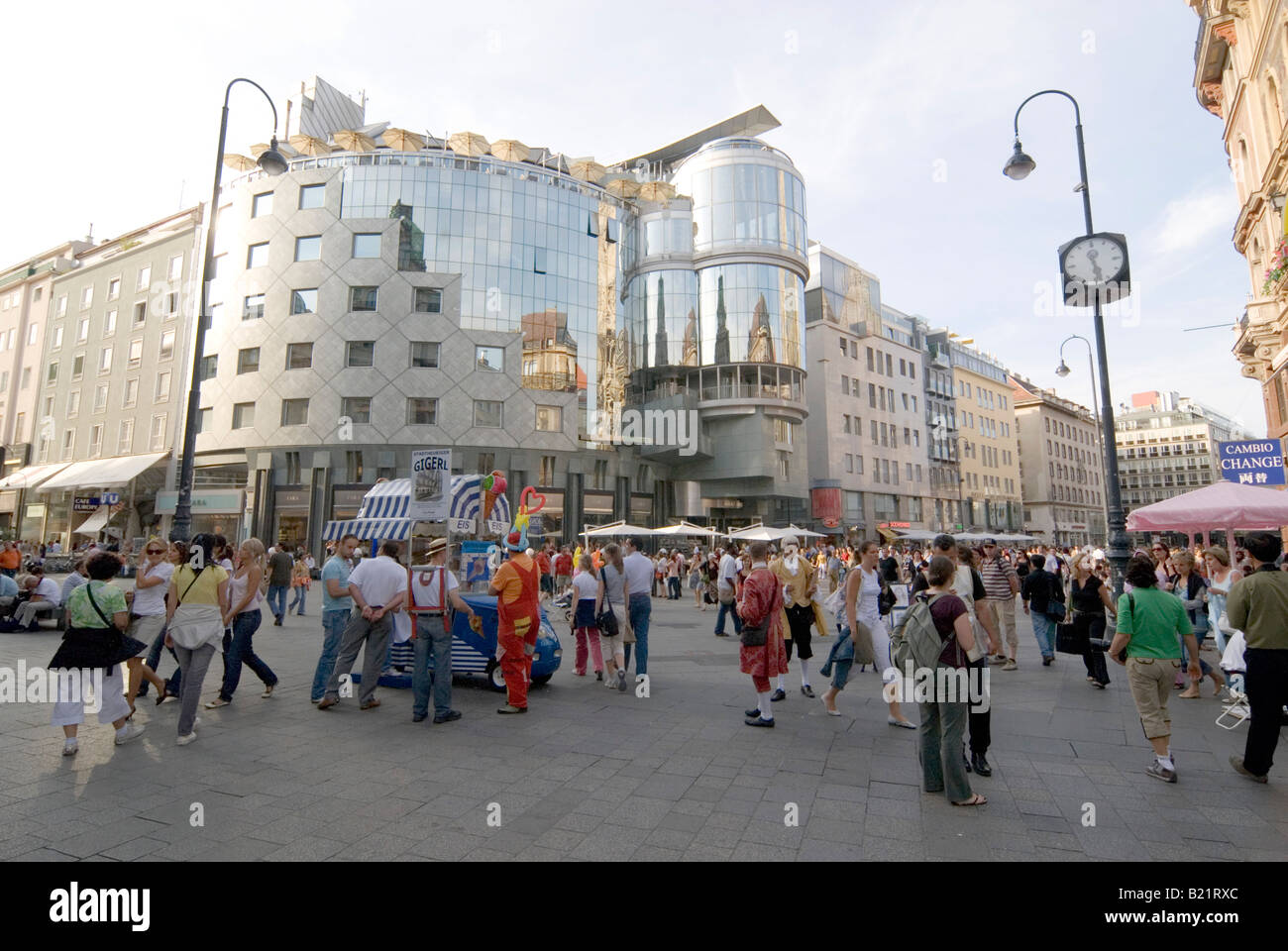 Stephansplatz st stephen square vienna hi-res stock photography and ...