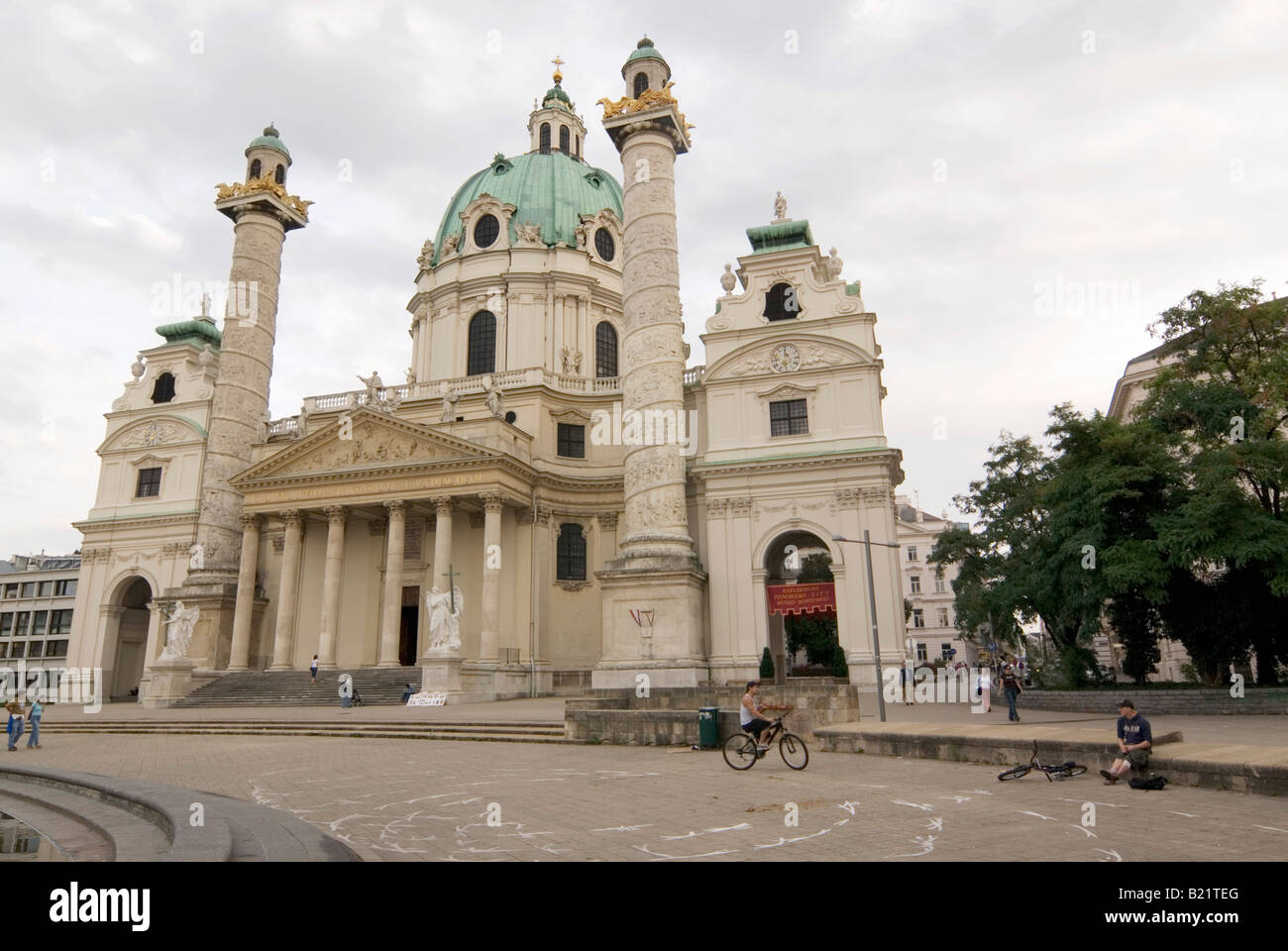 Wiener karlskirche hi-res stock photography and images - Alamy