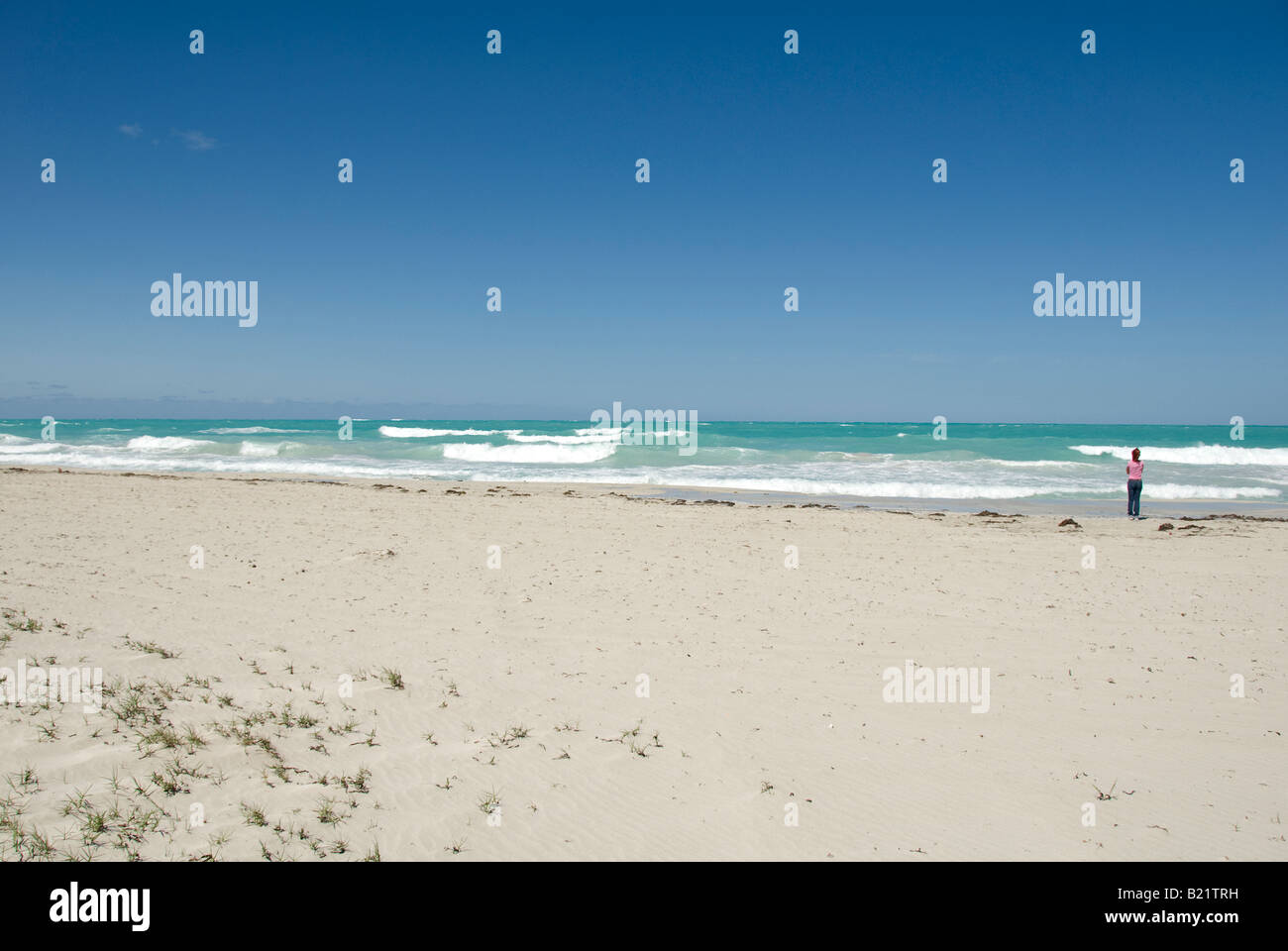 Lonely beaches hi-res stock photography and images - Alamy