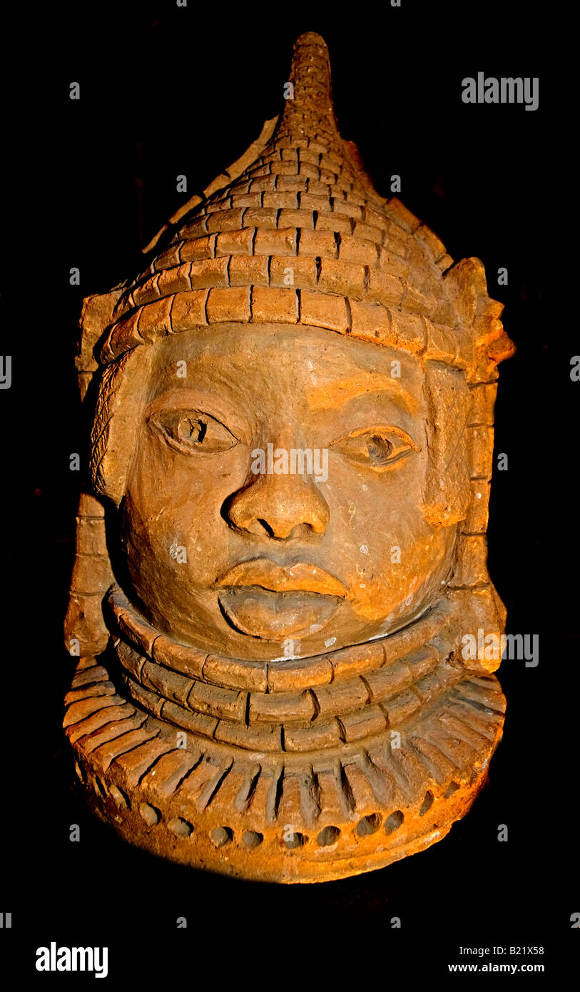 Benin Nigeria 20th century mask bronze Africa Museum Stock Photo - Alamy