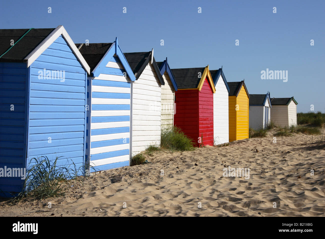 Colourful wooden beach huts hi-res stock photography and images - Alamy