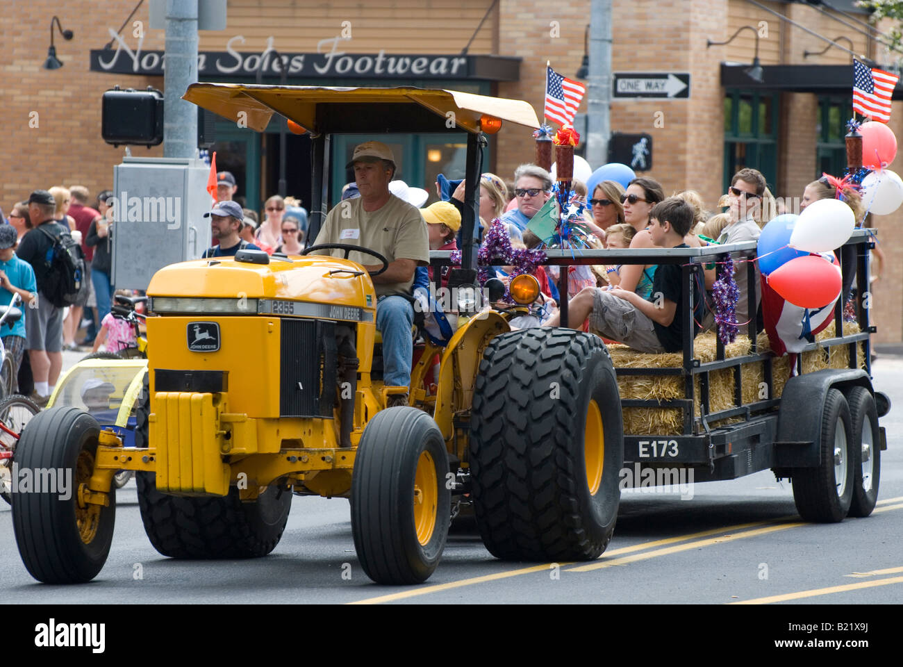 July hay hi-res stock photography and images - Alamy