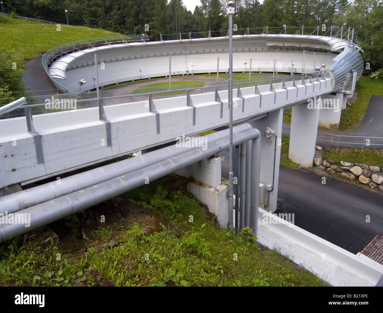 The unusual 360 degree turn on the Olympic bob sleigh run at Igls ...