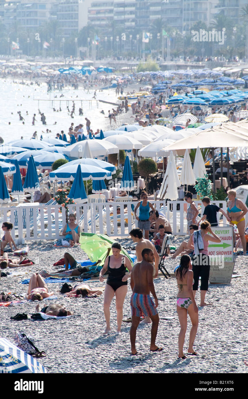 Provence crowded beach hi-res stock photography and images - Alamy