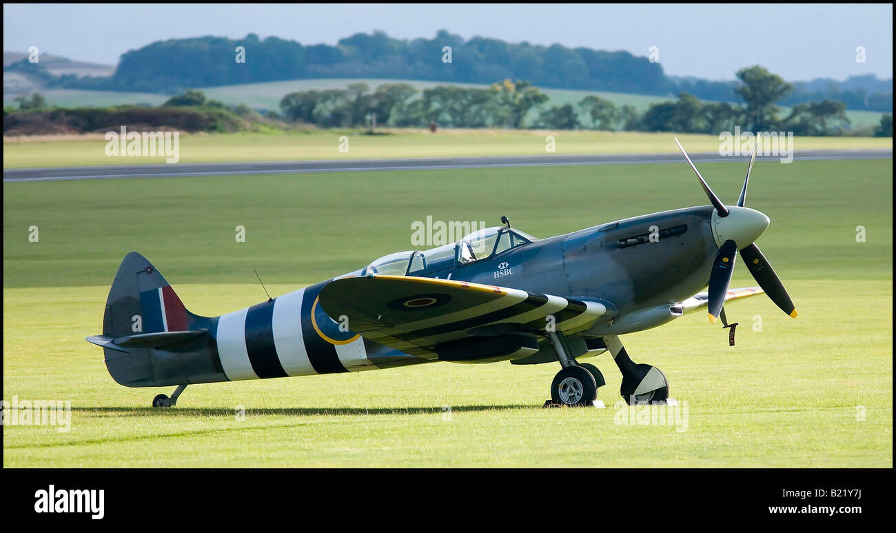 Spitfire plane hi-res stock photography and images - Alamy