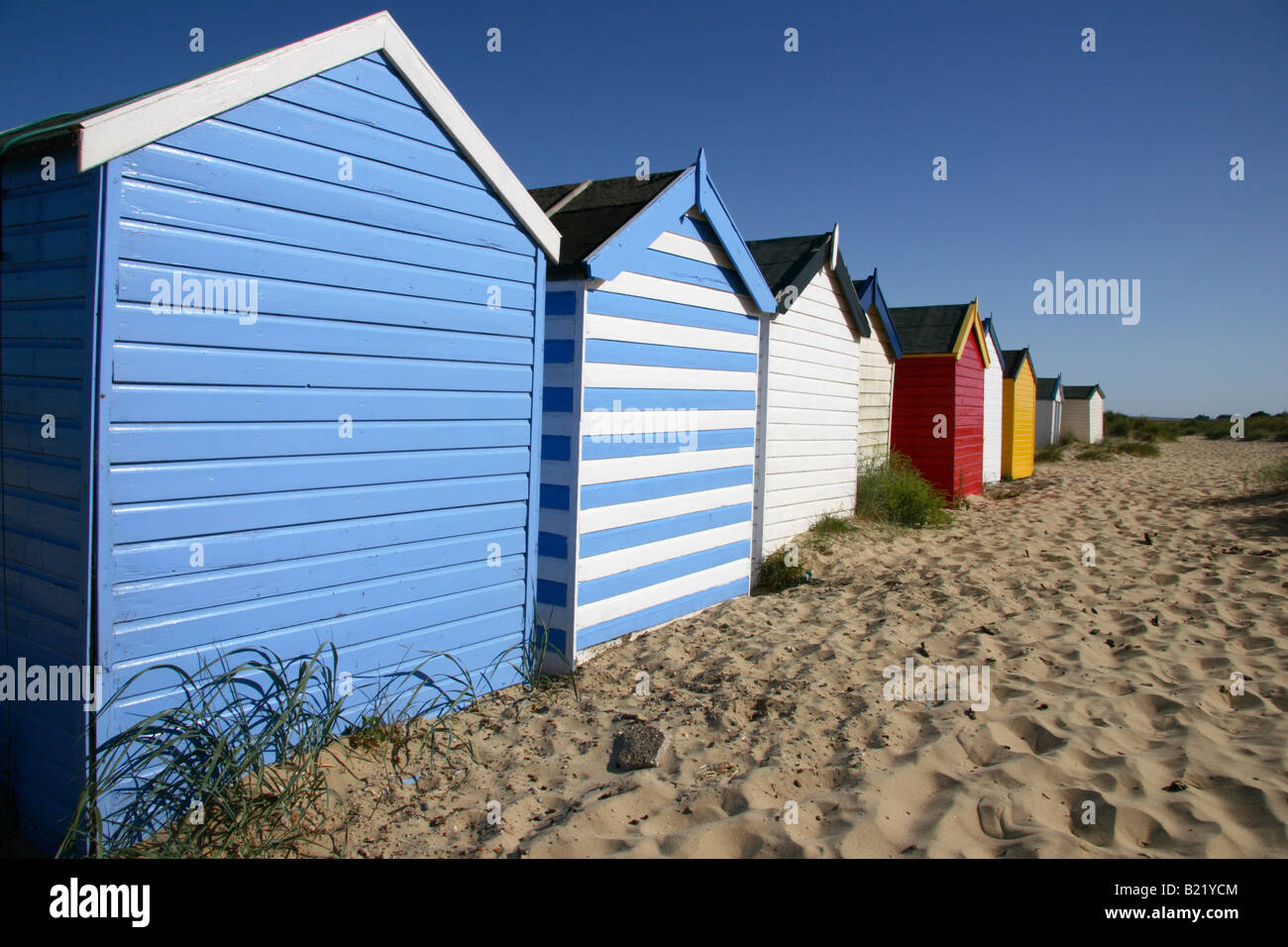 Brightly painted beach huts southwold hi-res stock photography and ...