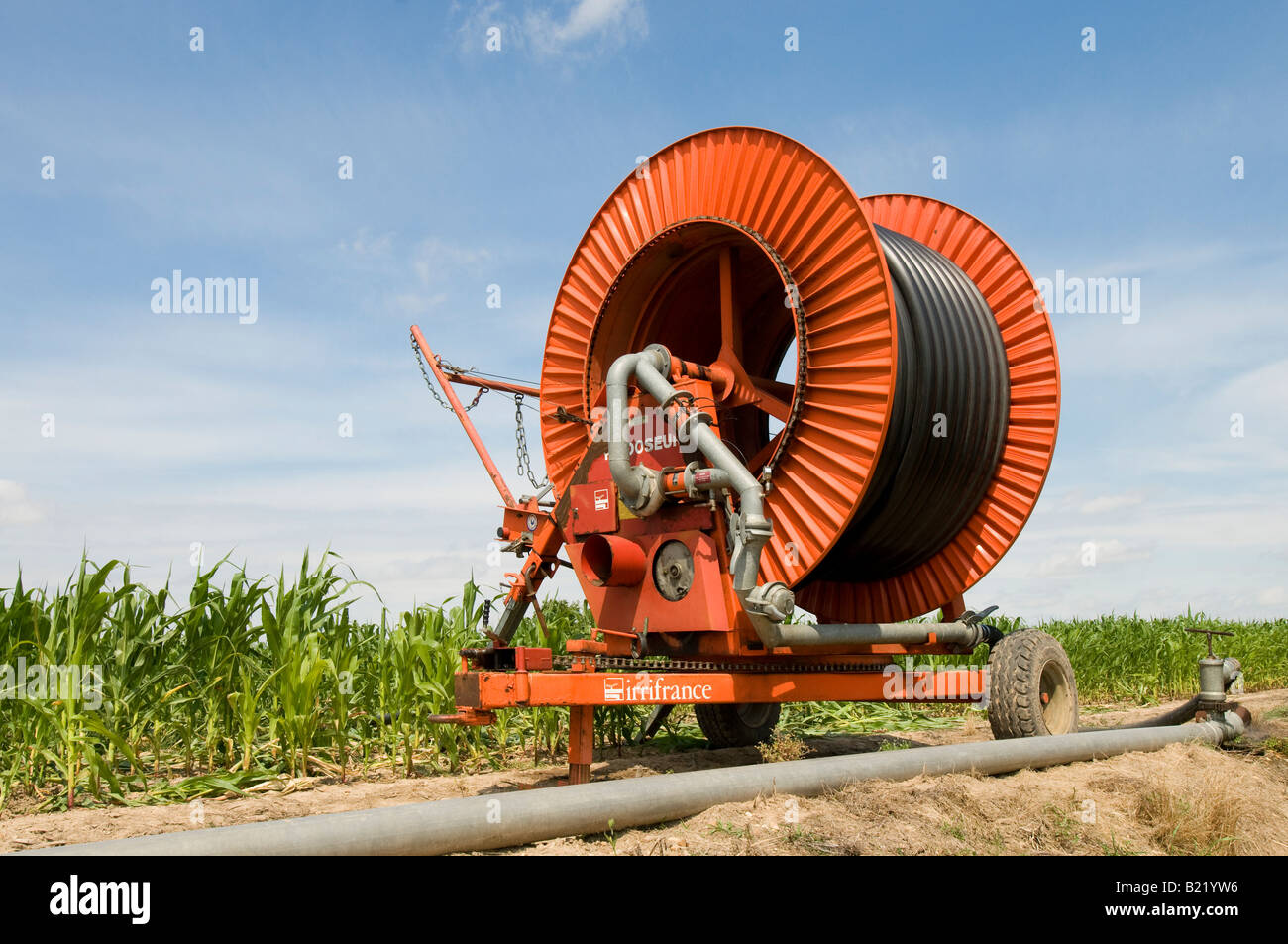 Maize / sweet corn"Irrifrance" wheeled irrigation machine, Vienne ...