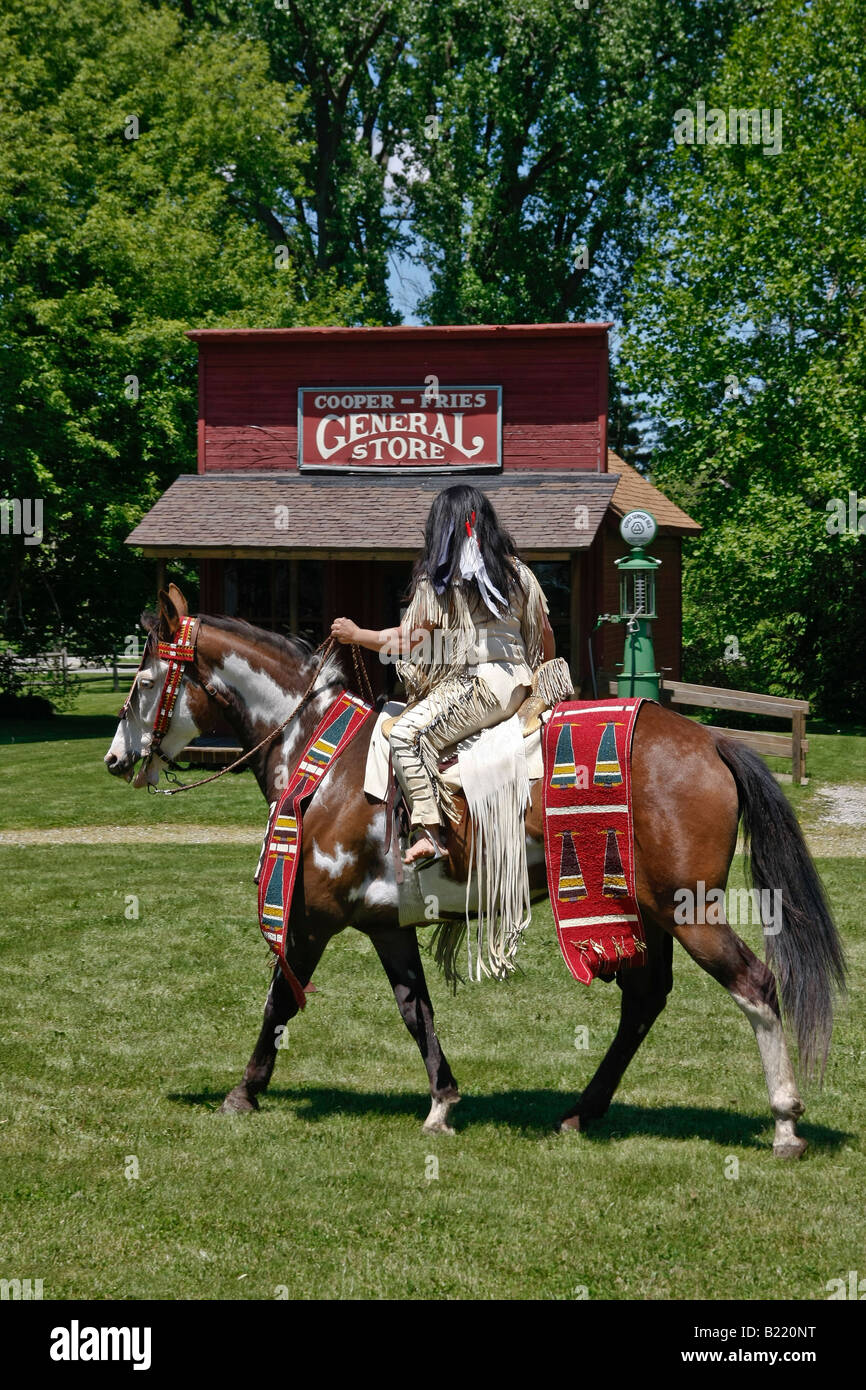 Native american woman and horse hi-res stock photography and images - Alamy
