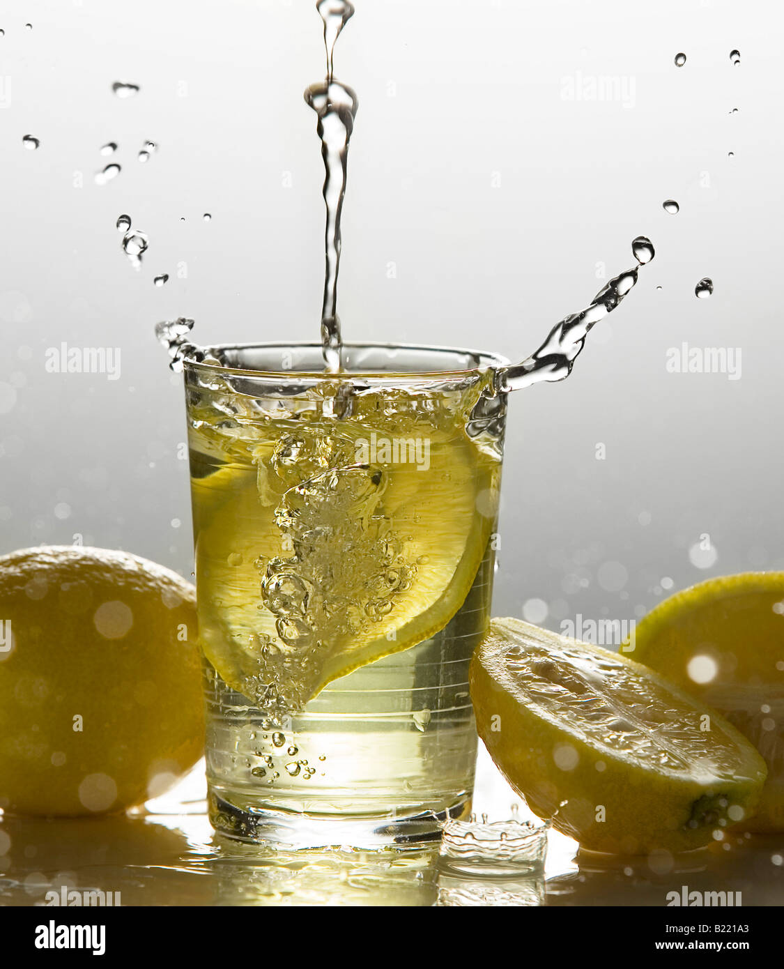 Lemonade splash hi-res stock photography and images - Alamy