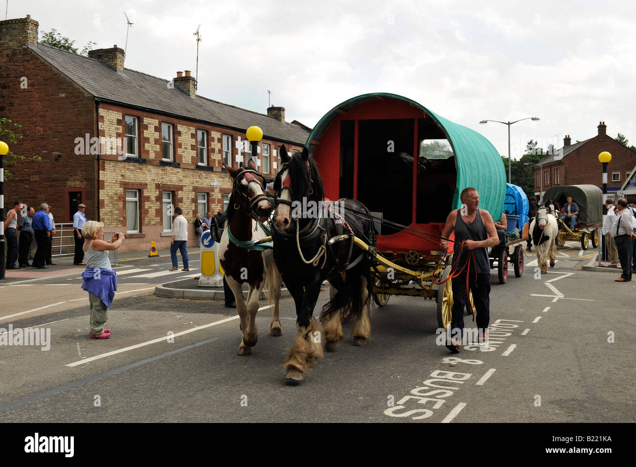 Traditional travellers horse drawn caravan at Appleby horse fair ...