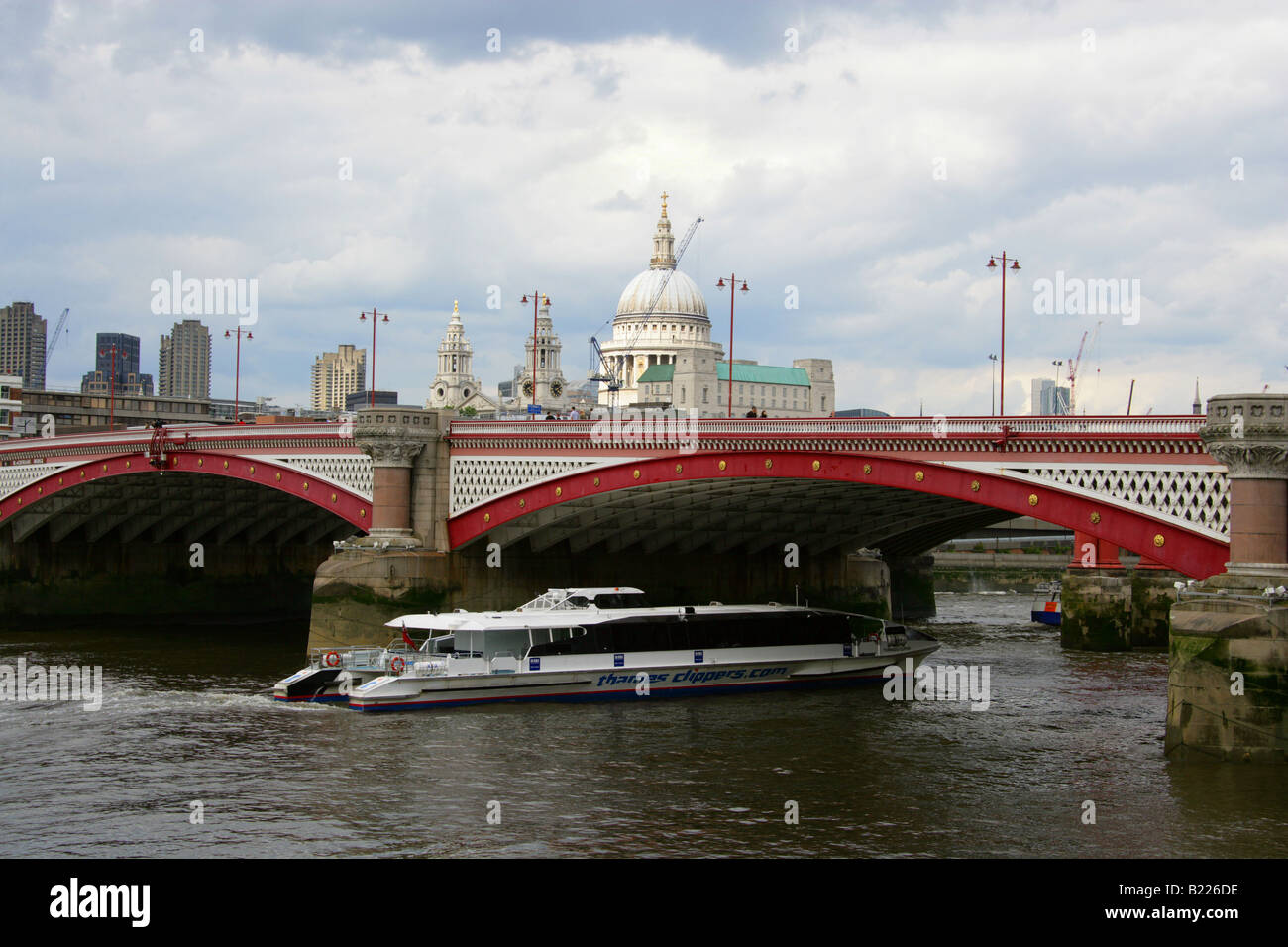 Southwark bridge road and foot bridge hi-res stock photography and ...