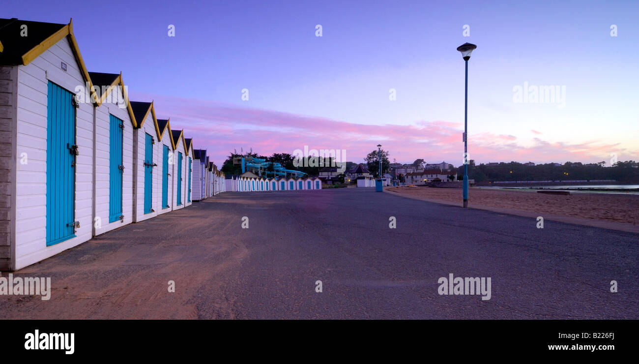 Blue and white beach huts just before dawn on the promenadxe at ...