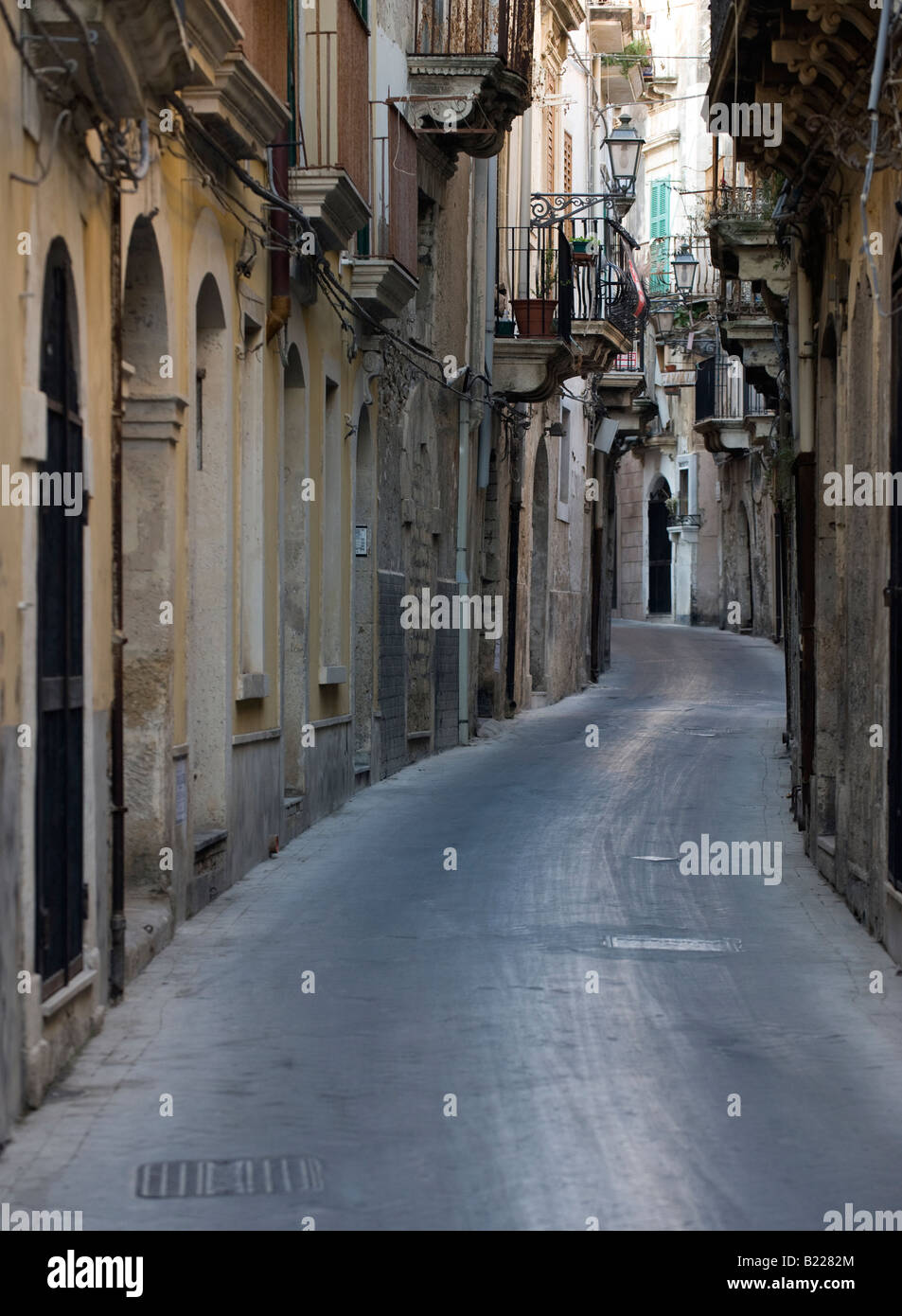 Narrow, winding street, Italy Stock Photo - Alamy