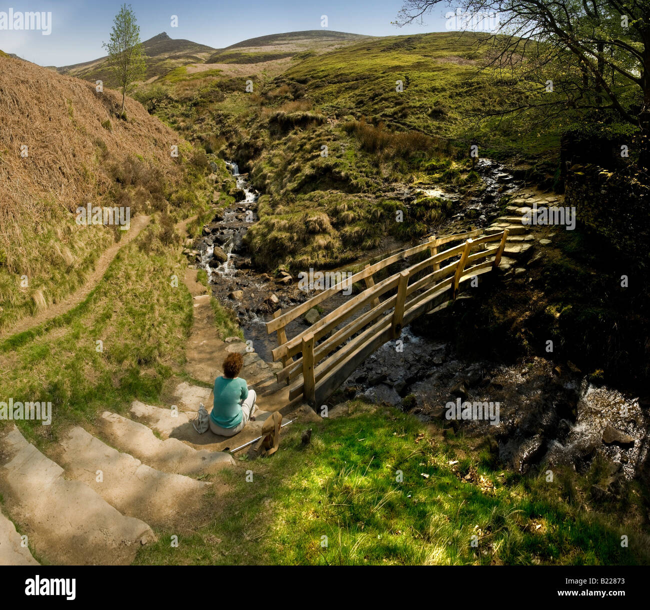 view from the the pennine way grindsbrook edale peak district national ...
