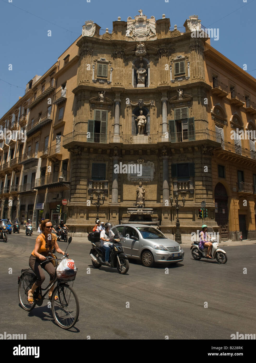 Blue sky cloudless road traffic hi-res stock photography and images - Alamy