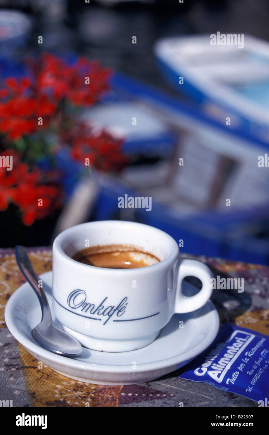 Cafes in limone hi-res stock photography and images - Alamy