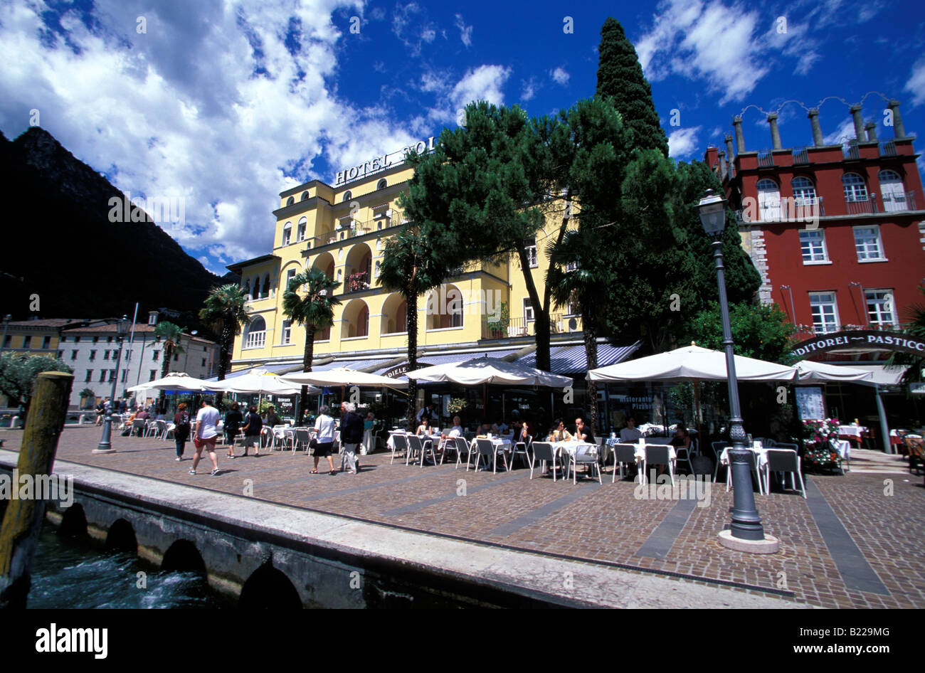 Garda Italy Cafe Pavement High Resolution Stock Photography and Images ...
