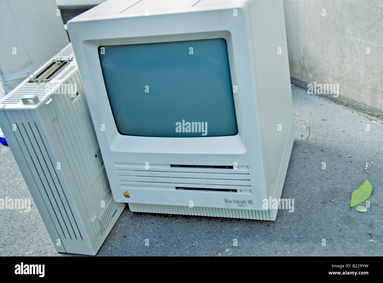 Environmental pollution old wastes garbage hi-res stock photography and ...