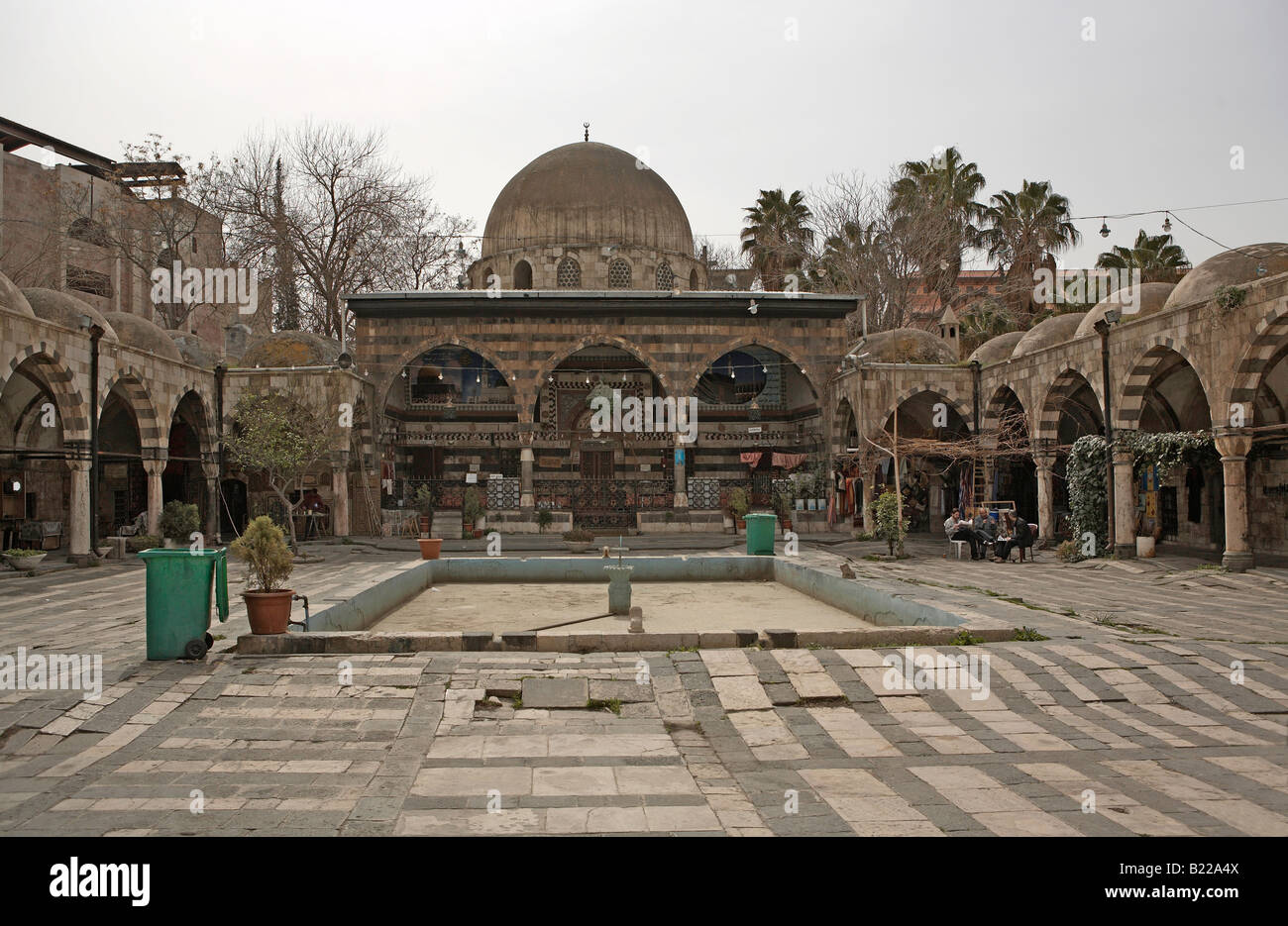 Damascus Syria handicraft market courtyard and mosque Stock Photo - Alamy