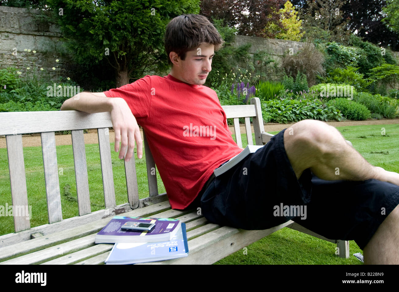 Students from Oxford University relax and study in the library at one ...