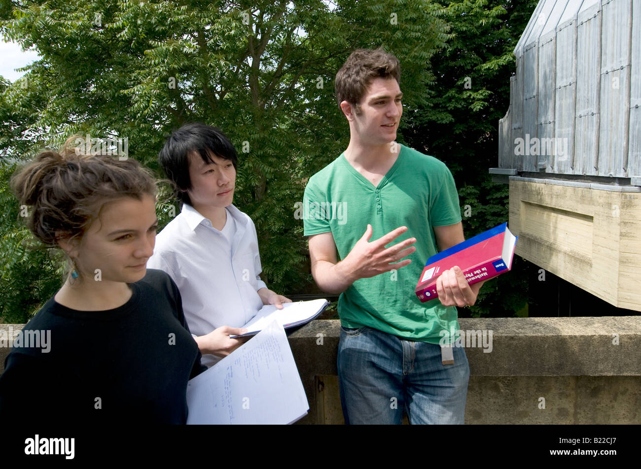 Students socialising university hi-res stock photography and images - Alamy