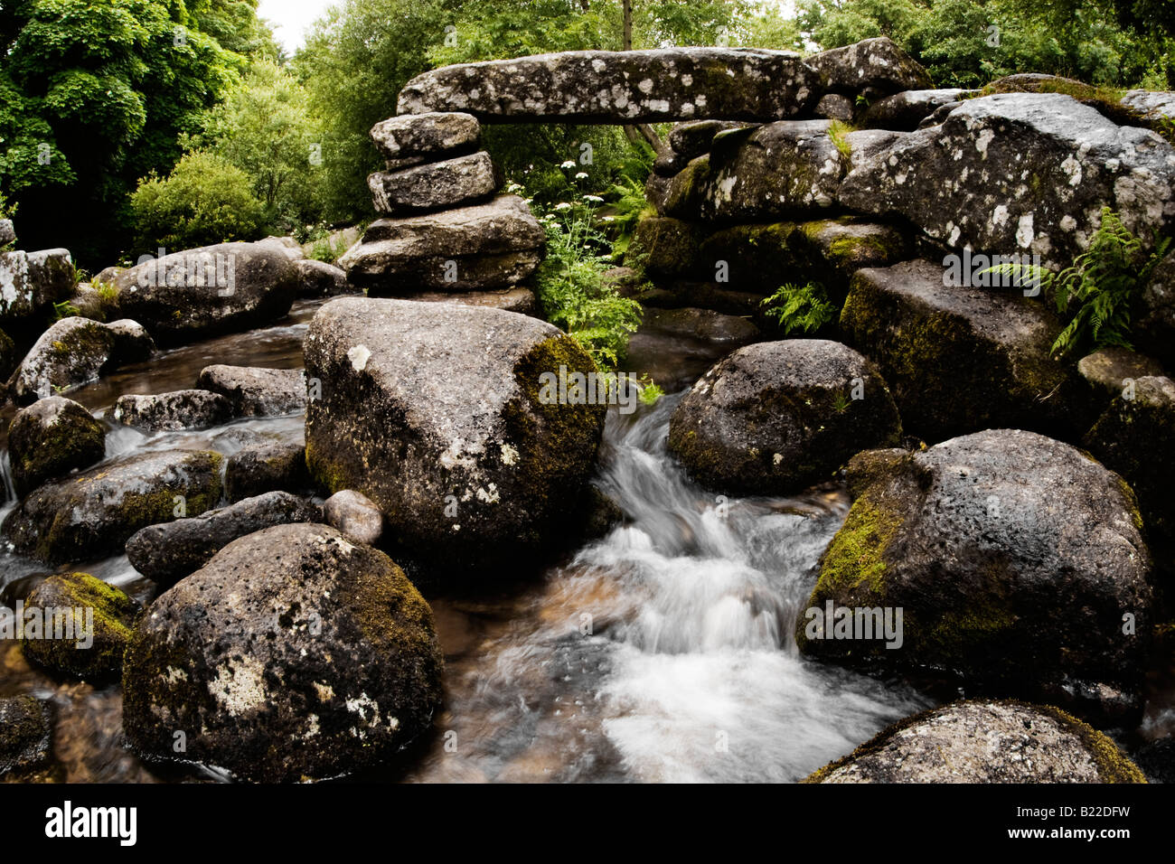 Stone bridge dartmoor river water hi-res stock photography and images ...