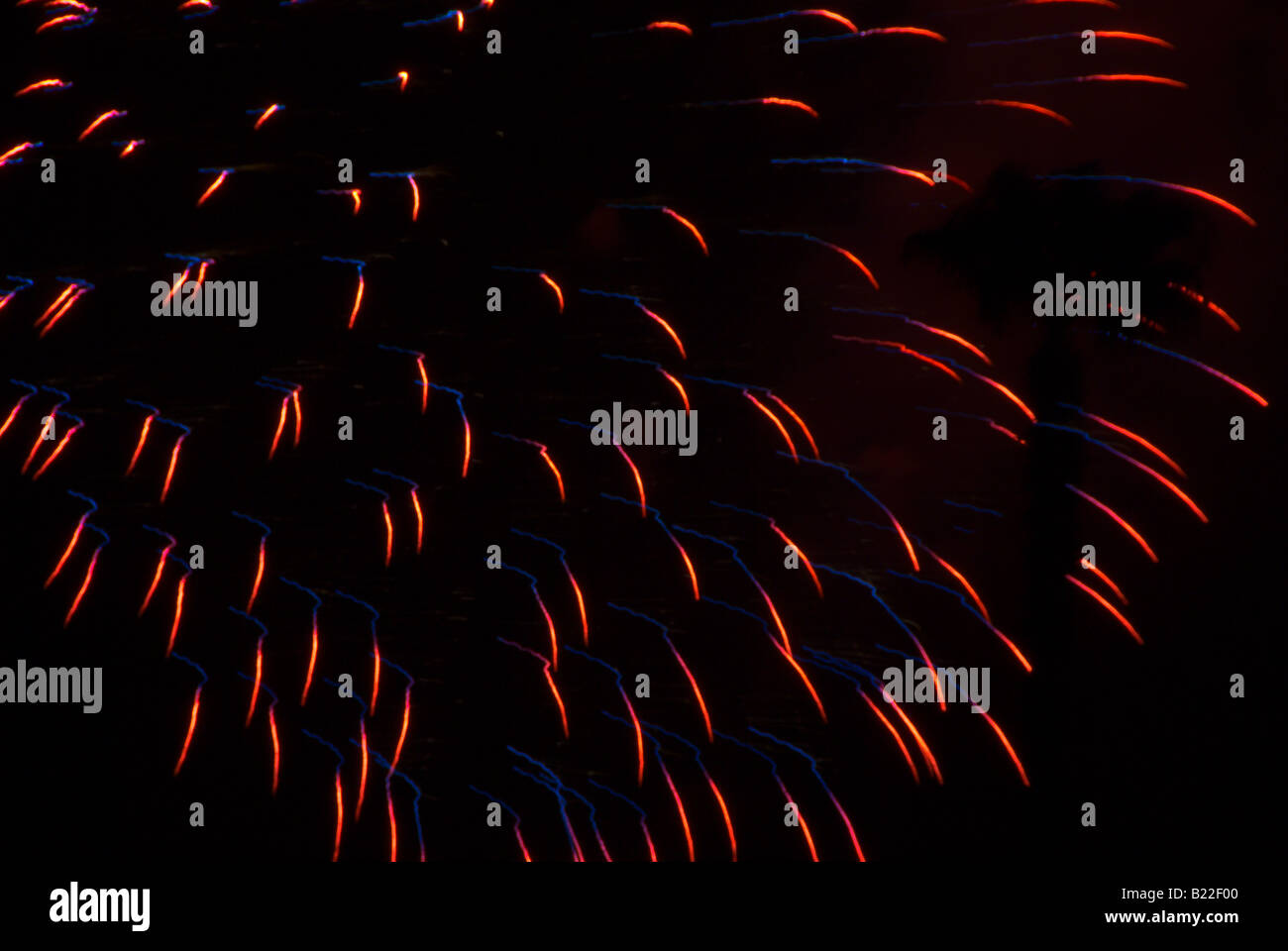 Single red fireworks burst hi-res stock photography and images - Alamy