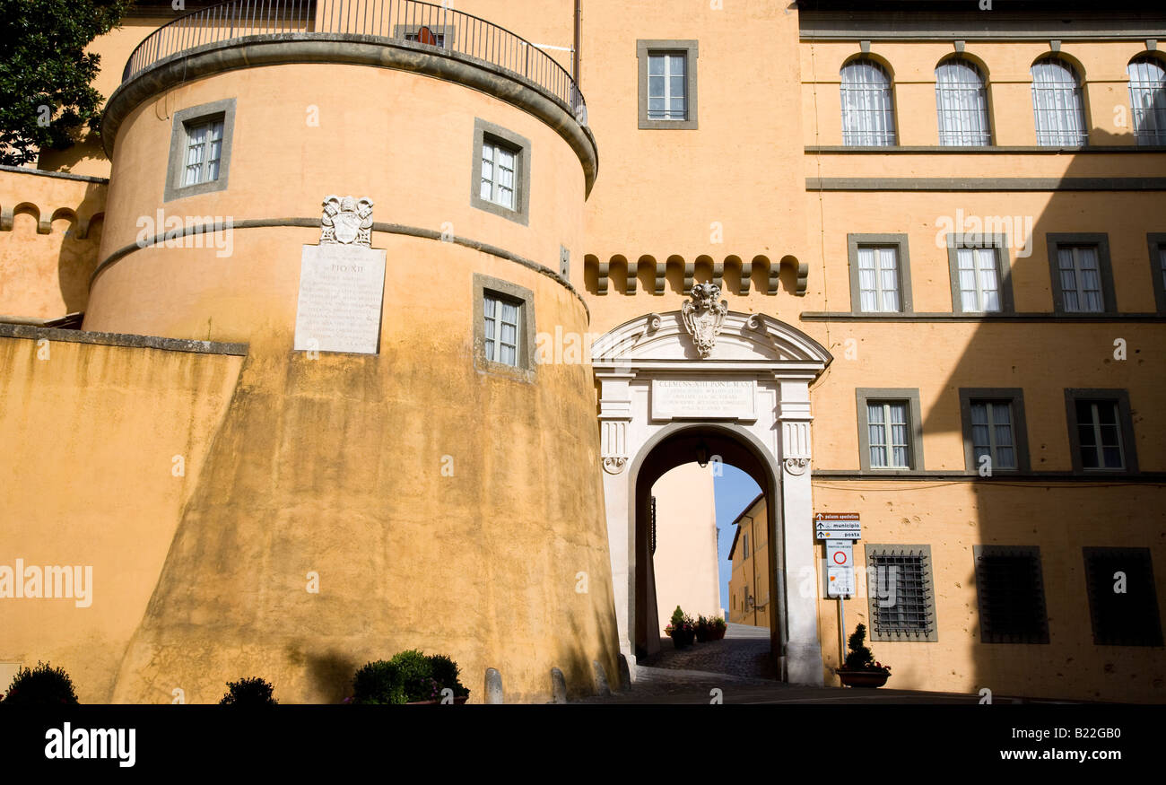 Pope quarters hi-res stock photography and images - Alamy