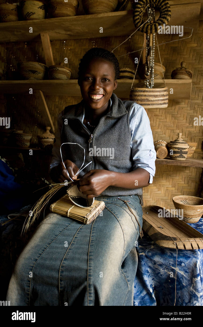 women weaving uganda Stock Photo - Alamy