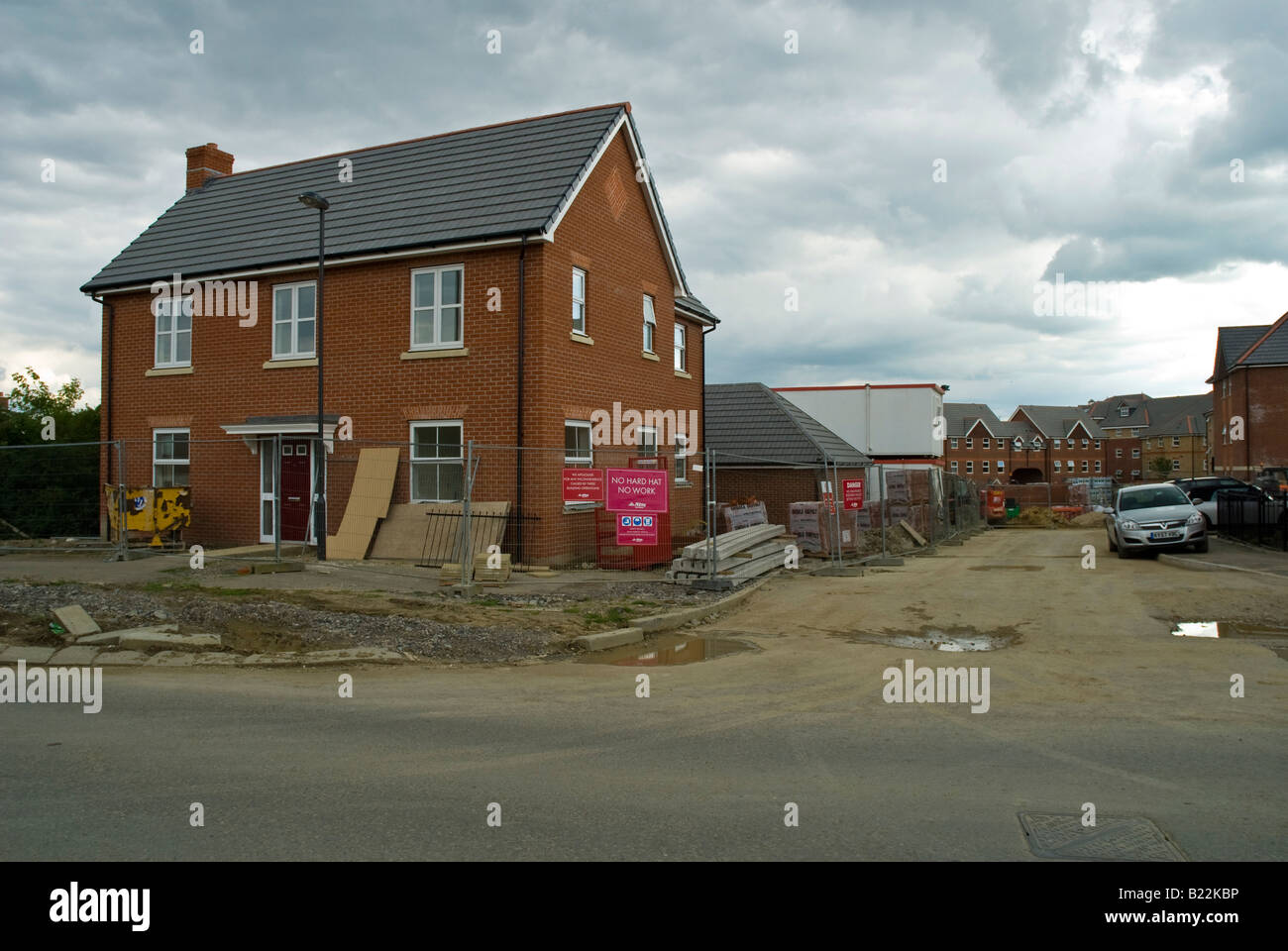 Unfinished houses hi-res stock photography and images - Alamy