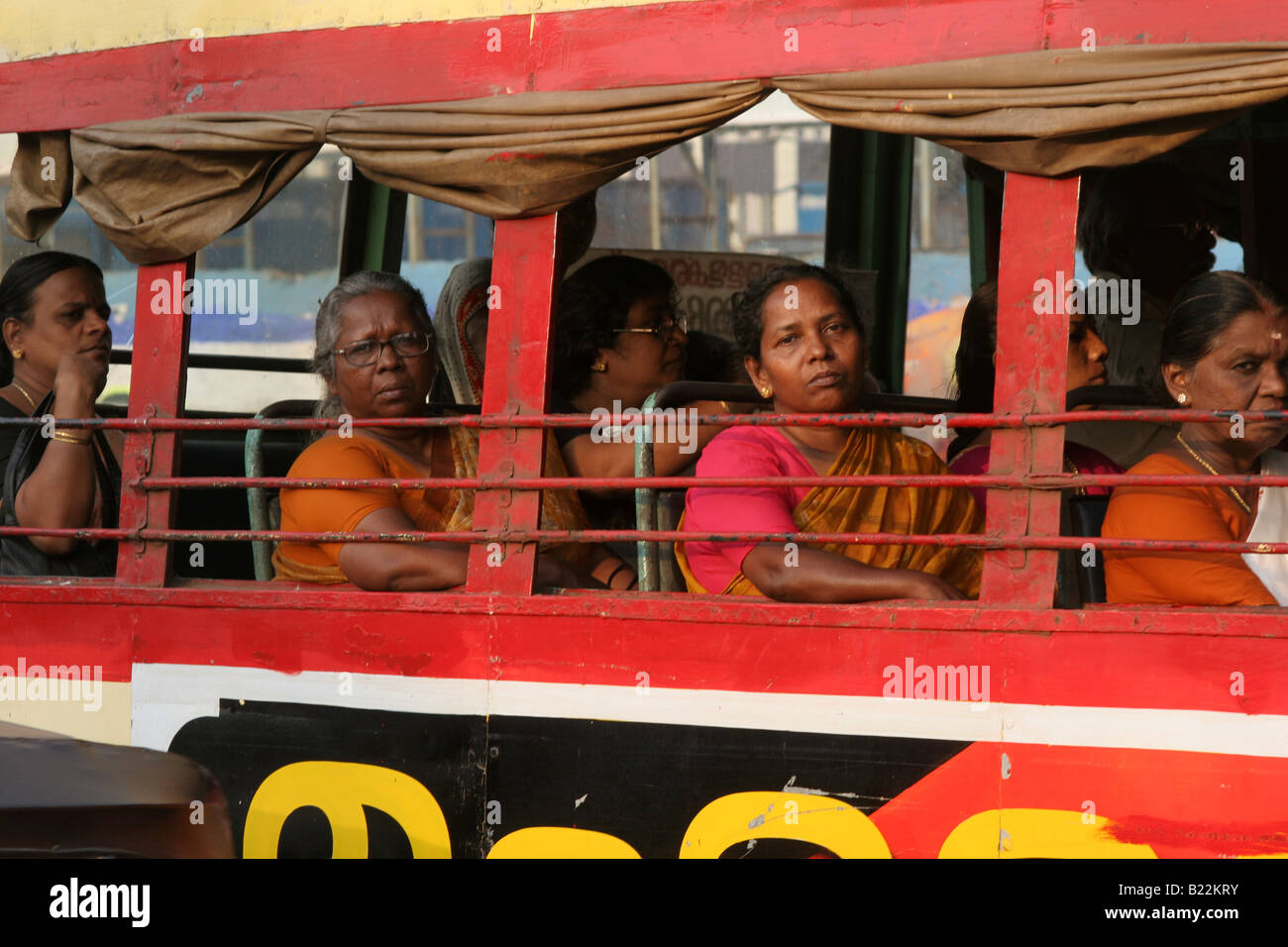 Overload bus india hi-res stock photography and images - Alamy