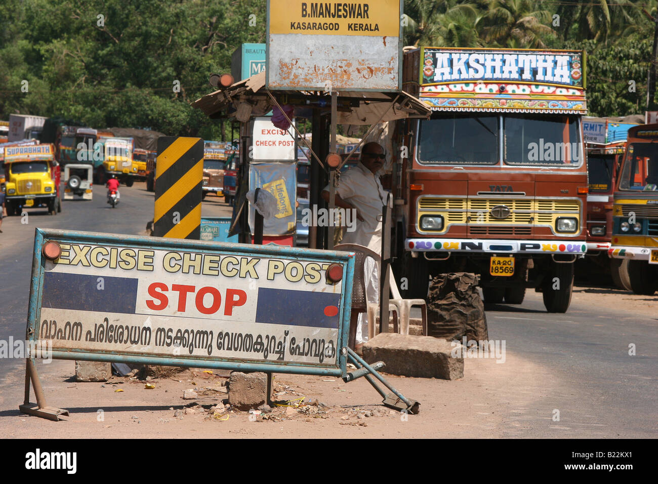 India checkpoint customs hi-res stock photography and images - Alamy