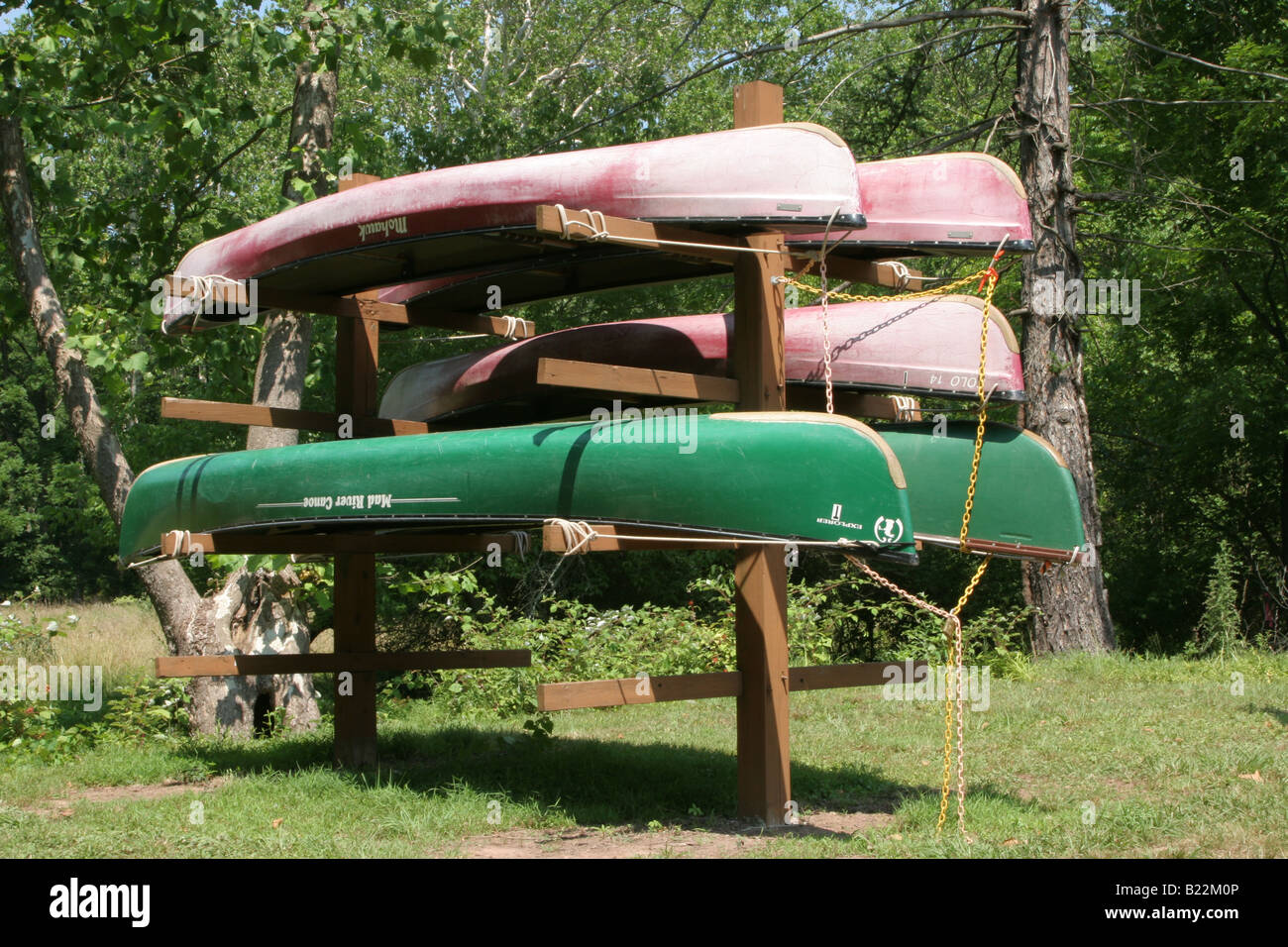 Rack of canoes hi-res stock photography and images - Alamy