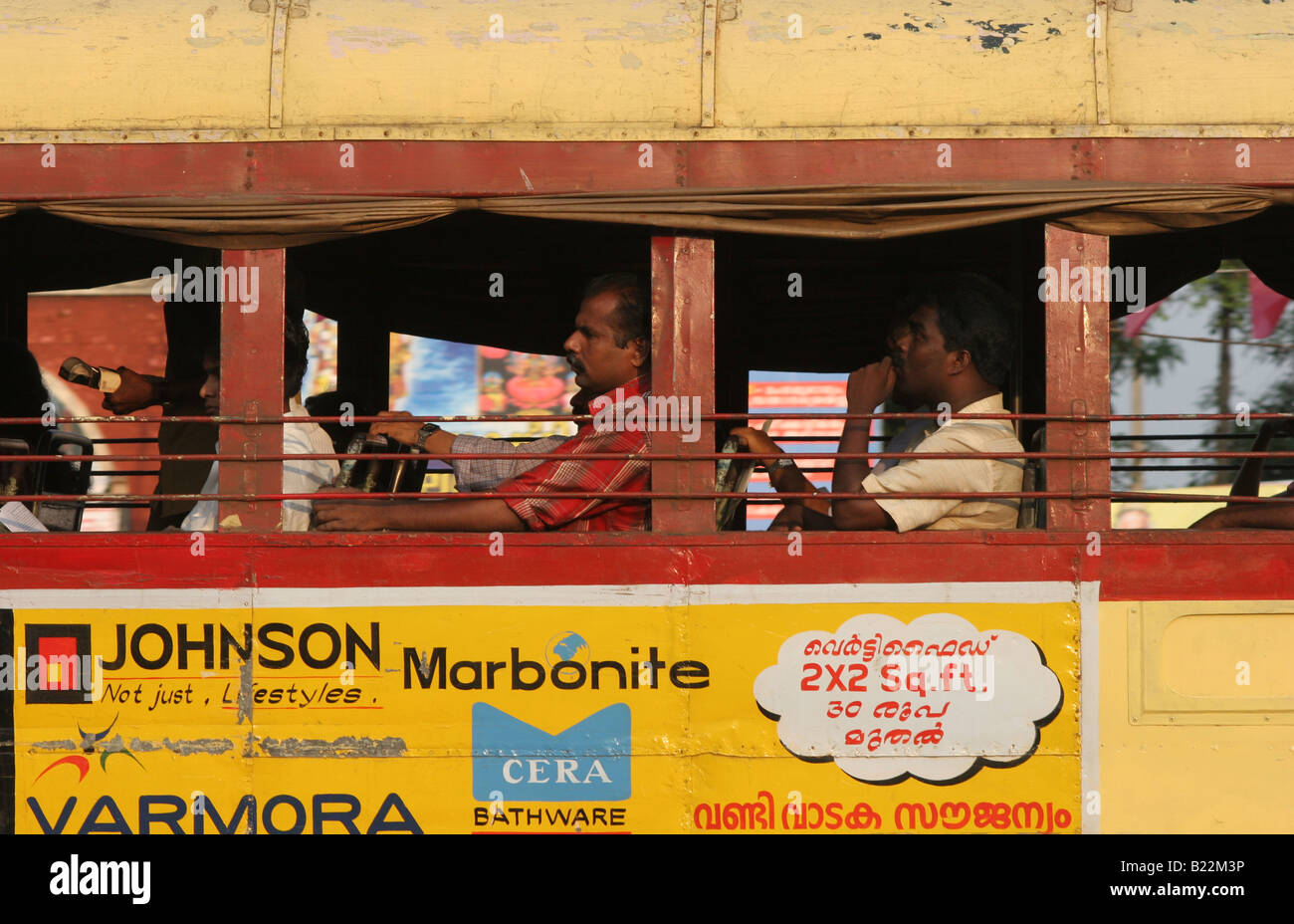 Overload bus india hi-res stock photography and images - Alamy