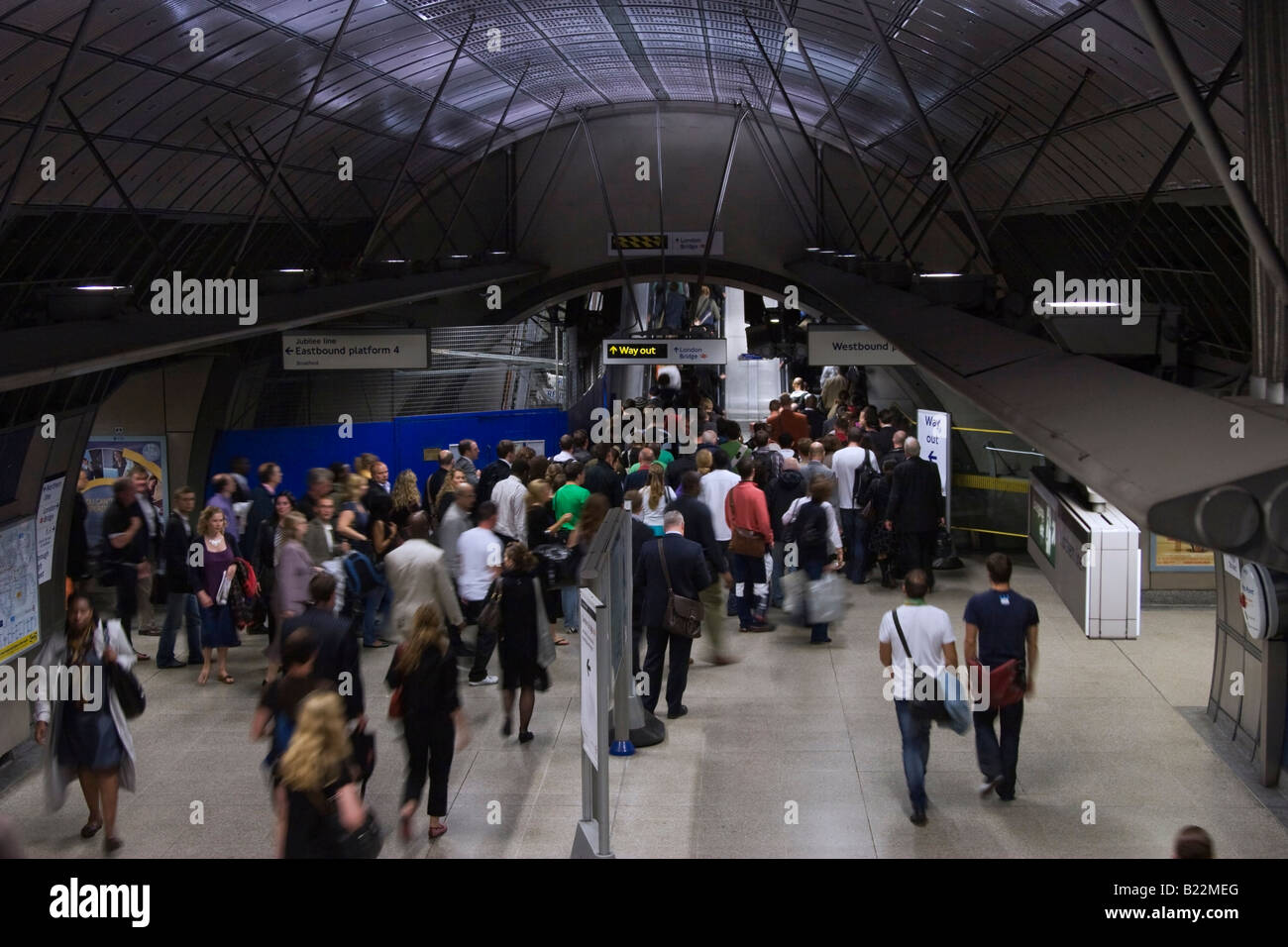 Evening rush hour London Bridge Underground Station Jubilee Line ...