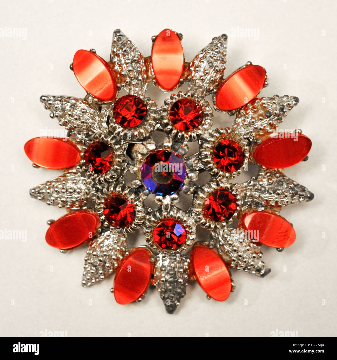 Costume jewelry 1950s hi res stock photography and images Alamy