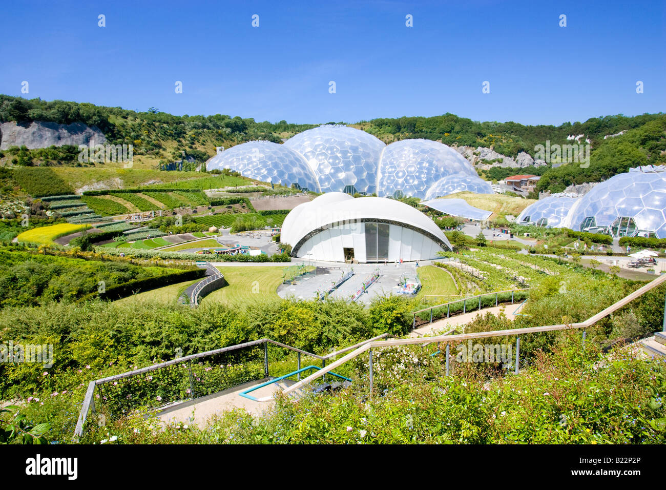 Eden project domes blue sky hi-res stock photography and images - Alamy